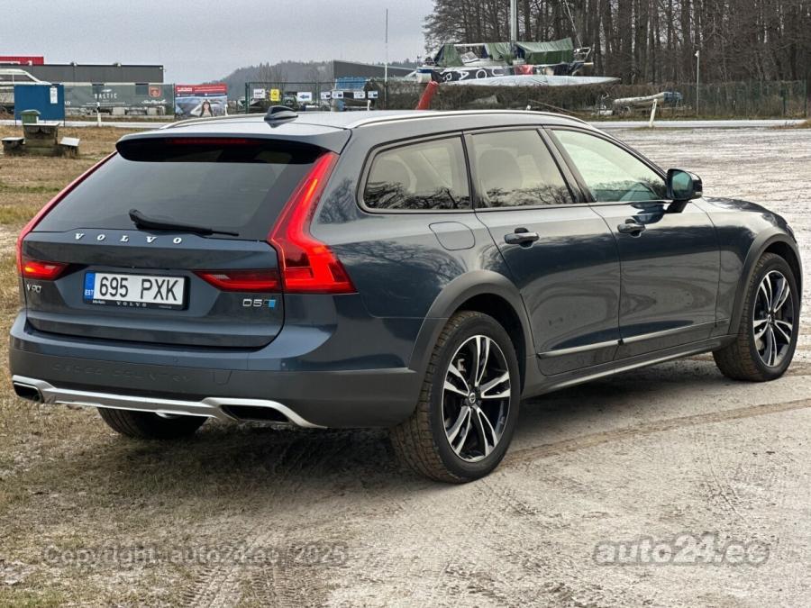 Zils Volvo V90 2018 Tallina, ar dzinēja tilpumu 2.00 L un nobraukumu 130 tūkst. km par 25990 €, foto 7 vietnē AUTOMOTO.COM.LV