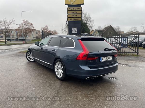 Blue Volvo V90 2018 in Tartu, with an engine capacity of 2.00 L and mileage of 236 thousand km for 18000 €, photo 3 on AUTOMOTO.COM.LV