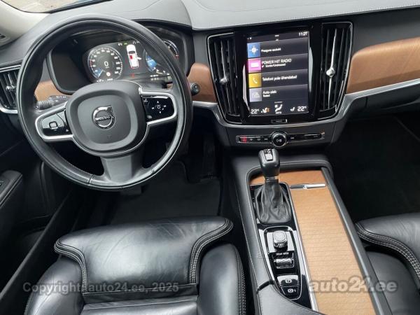 Blue Volvo V90 2018 in Tartu, with an engine capacity of 2.00 L and mileage of 236 thousand km for 18000 €, photo 5 on AUTOMOTO.COM.LV