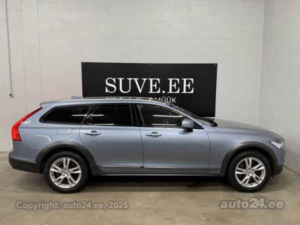 Blue Volvo V90 2018 in Tallinn, with an engine capacity of 2.00 L and mileage of 155 thousand km for 23495 €, photo 5 on AUTOMOTO.COM.LV