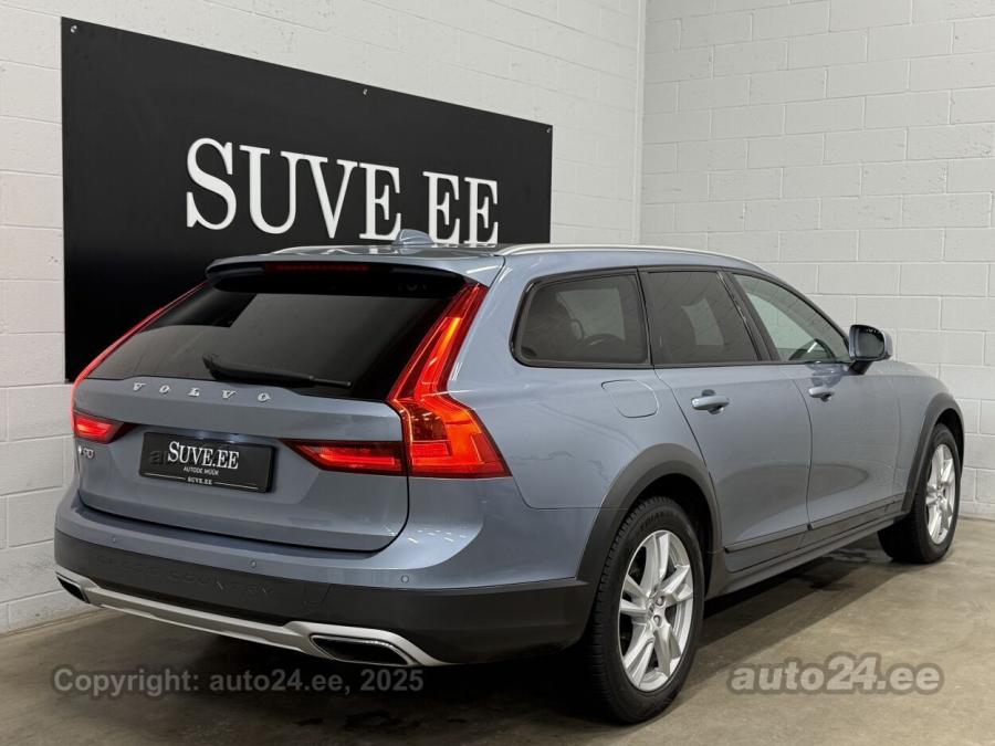 Blue Volvo V90 2018 in Tallinn, with an engine capacity of 2.00 L and mileage of 155 thousand km for 23495 €, photo 6 on AUTOMOTO.COM.LV