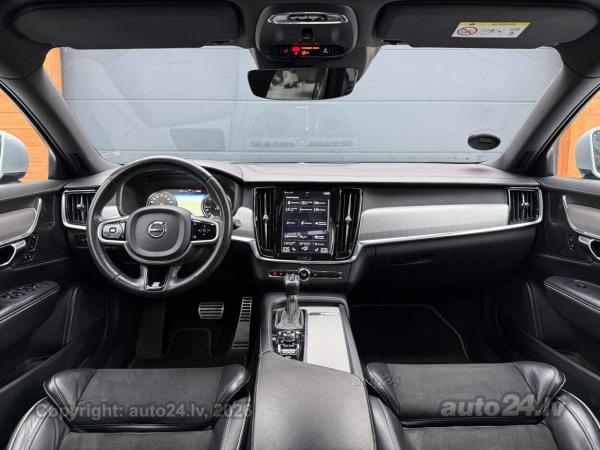 Blue Volvo V90 2018 in Parnu, with an engine capacity of 2.00 L and mileage of 256 thousand km for 18000 €, photo 8 on AUTOMOTO.COM.LV