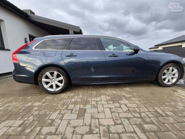 Blue Volvo V90 2018 in Vilnius, with an engine capacity of 2.00 L and mileage of 165 thousand km for 16950 €, photo 3 on AUTOMOTO.COM.LV