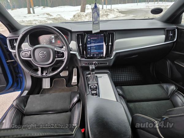 Blue Volvo V90 2018 in Parnu, with an engine capacity of 2.00 L and mileage of 256 thousand km for 19900 €, photo 11 on AUTOMOTO.COM.LV