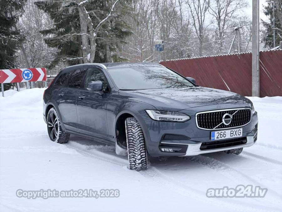 Blue Volvo V90 2018 in Tallinn, with an engine capacity of 2.00 L and mileage of 173 thousand km for 26000 €, photo 3 on AUTOMOTO.COM.LV
