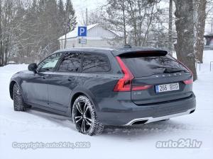 Blue Volvo V90 2018 in Tallinn, with an engine capacity of 2.00 L and mileage of 173 thousand km for 26000 €, photo 4 on AUTOMOTO.COM.LV