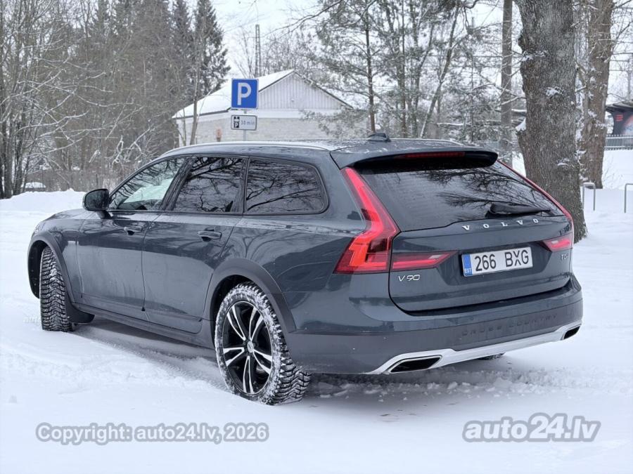 Blue Volvo V90 2018 in Tallinn, with an engine capacity of 2.00 L and mileage of 173 thousand km for 26000 €, photo 4 on AUTOMOTO.COM.LV