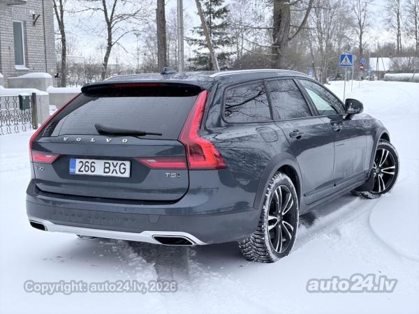 Blue Volvo V90 2018 in Tallinn, with an engine capacity of 2.00 L and mileage of 173 thousand km for 26000 €, photo 4 on AUTOMOTO.COM.LV