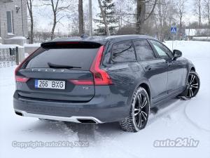 Blue Volvo V90 2018 in Tallinn, with an engine capacity of 2.00 L and mileage of 173 thousand km for 26000 €, photo 5 on AUTOMOTO.COM.LV