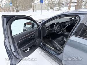 Blue Volvo V90 2018 in Tallinn, with an engine capacity of 2.00 L and mileage of 173 thousand km for 26000 €, photo 7 on AUTOMOTO.COM.LV