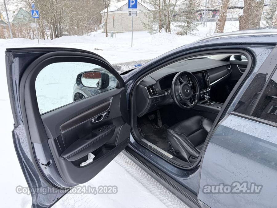 Blue Volvo V90 2018 in Tallinn, with an engine capacity of 2.00 L and mileage of 173 thousand km for 26000 €, photo 7 on AUTOMOTO.COM.LV