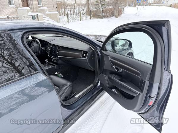 Blue Volvo V90 2018 in Tallinn, with an engine capacity of 2.00 L and mileage of 173 thousand km for 26000 €, photo 7 on AUTOMOTO.COM.LV