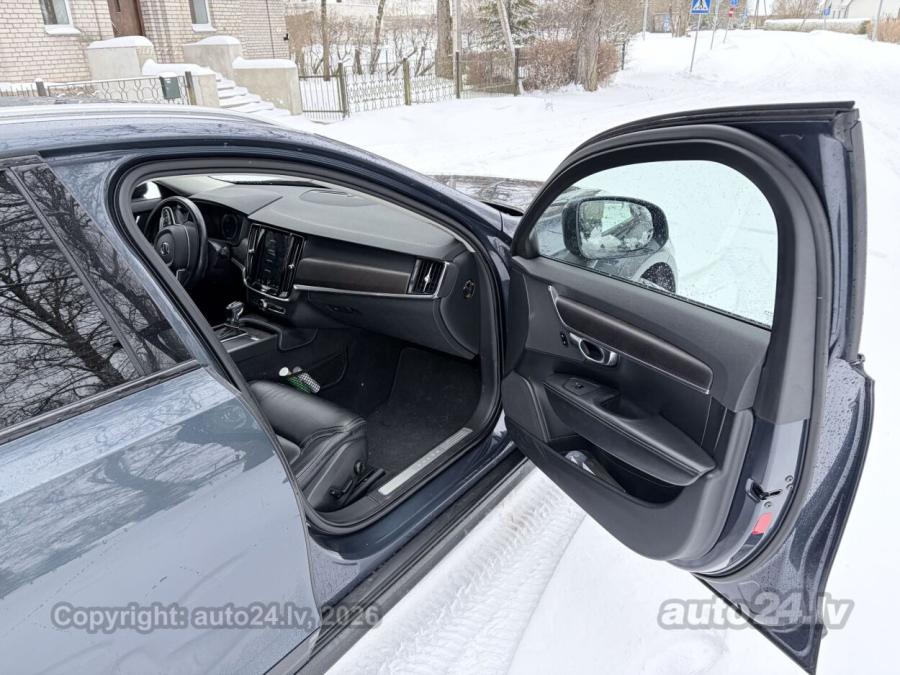 Blue Volvo V90 2018 in Tallinn, with an engine capacity of 2.00 L and mileage of 173 thousand km for 26000 €, photo 8 on AUTOMOTO.COM.LV