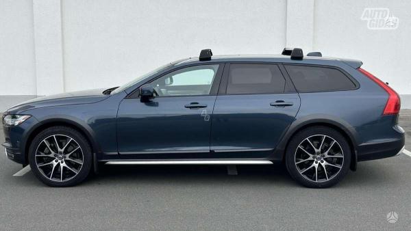 Blue Volvo V90 2018 in Kaunas, with an engine capacity of 2.00 L and mileage of 97 thousand km for 24500 €, photo 3 on AUTOMOTO.COM.LV