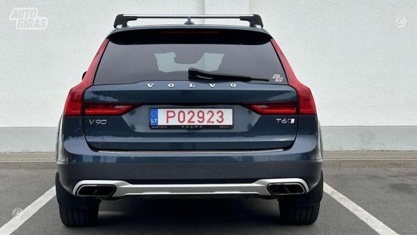 Blue Volvo V90 2018 in Kaunas, with an engine capacity of 2.00 L and mileage of 97 thousand km for 24500 €, photo 4 on AUTOMOTO.COM.LV