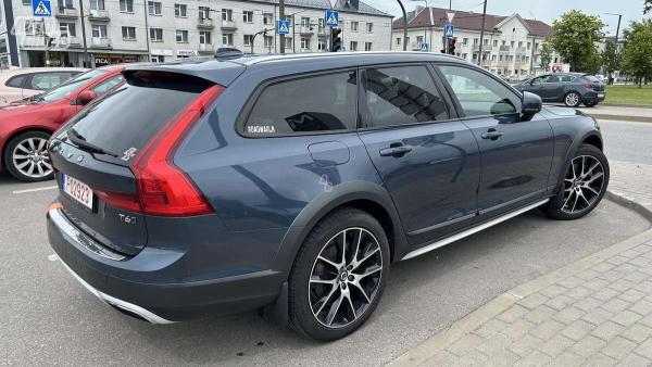 Blue Volvo V90 2018 in Kaunas, with an engine capacity of 2.00 L and mileage of 97 thousand km for 24500 €, photo 7 on AUTOMOTO.COM.LV