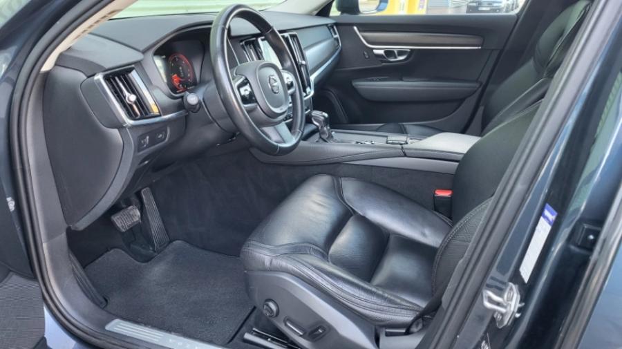 Zils Volvo V90 2018 Rīga, ar dzinēja tilpumu 2.00 L un nobraukumu 198 tūkst. km par 23500 €, foto 27 vietnē AUTOMOTO.COM.LV