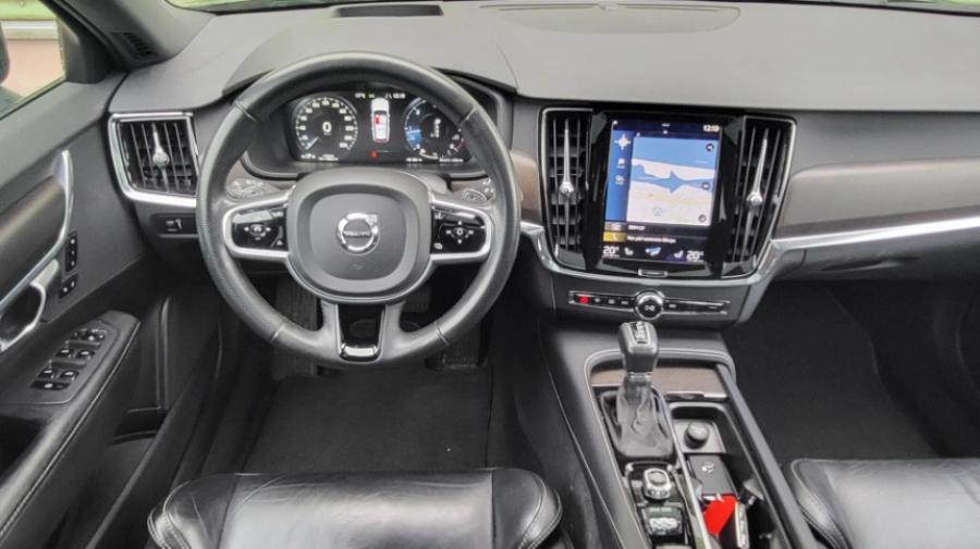 Zils Volvo V90 2018 Rīga, ar dzinēja tilpumu 2.00 L un nobraukumu 198 tūkst. km par 23500 €, foto 29 vietnē AUTOMOTO.COM.LV
