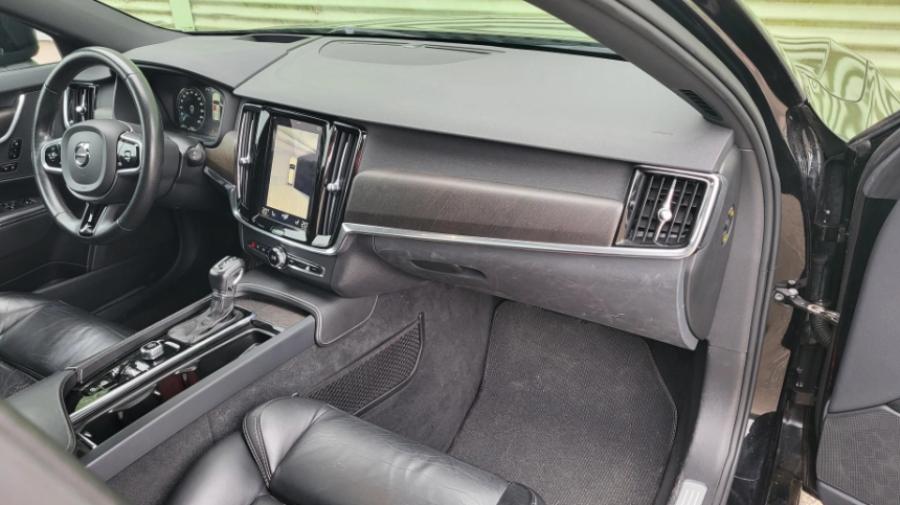 Zils Volvo V90 2018 Rīga, ar dzinēja tilpumu 2.00 L un nobraukumu 198 tūkst. km par 23500 €, foto 47 vietnē AUTOMOTO.COM.LV