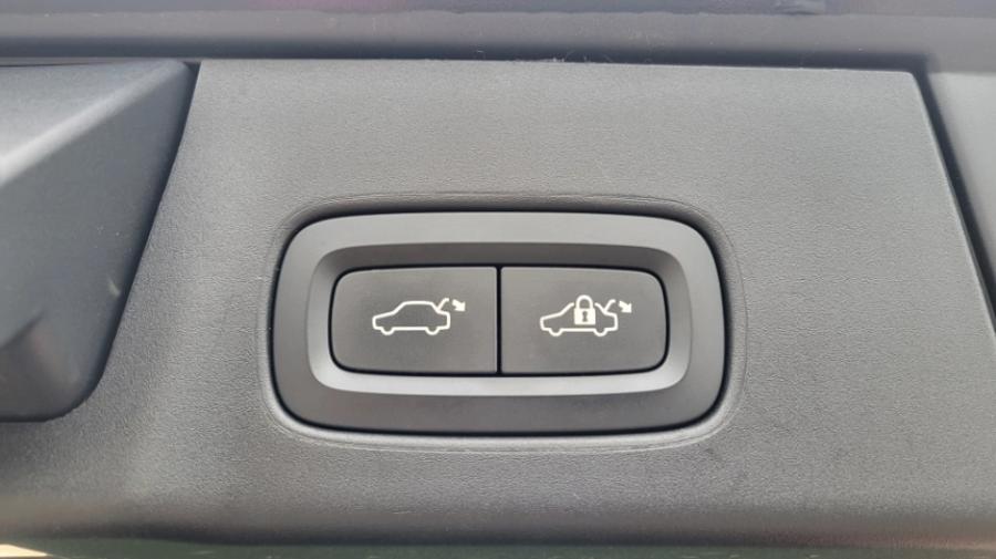 Zils Volvo V90 2018 Rīga, ar dzinēja tilpumu 2.00 L un nobraukumu 198 tūkst. km par 23500 €, foto 50 vietnē AUTOMOTO.COM.LV