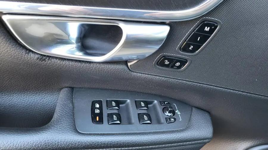 Zils Volvo V90 2018 Rīga, ar dzinēja tilpumu 2.00 L un nobraukumu 198 tūkst. km par 23500 €, foto 8 vietnē AUTOMOTO.COM.LV