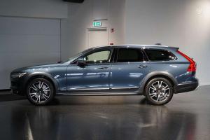Blue Volvo V90 2018 in Vilnius, with an engine capacity of 1.97 L and mileage of 163 thousand km for 24900 €, photo 3 on AUTOMOTO.COM.LV