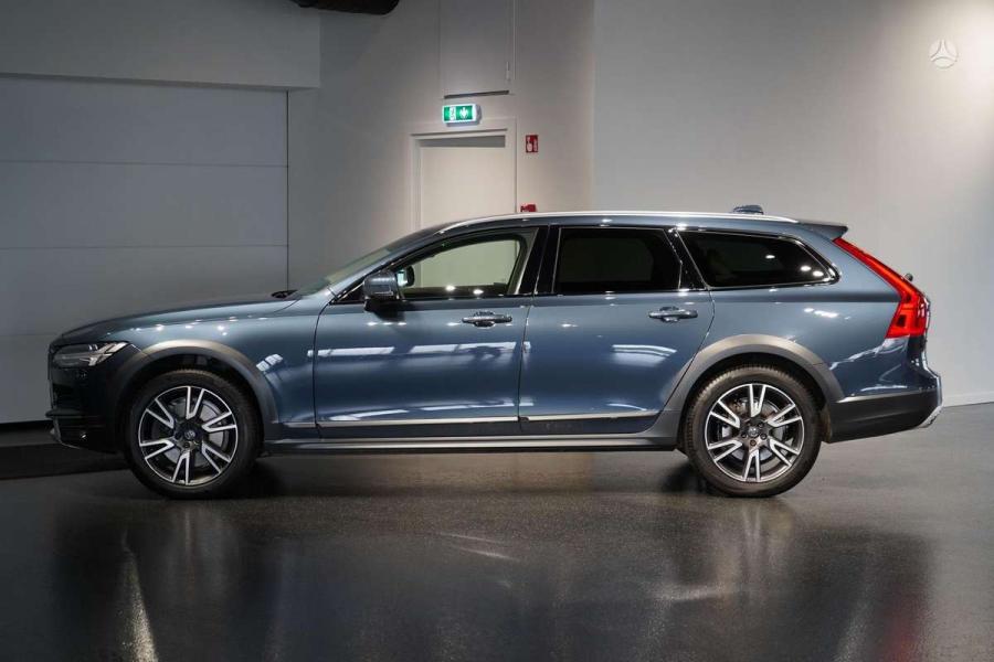 Blue Volvo V90 2018 in Vilnius, with an engine capacity of 1.97 L and mileage of 163 thousand km for 24900 €, photo 3 on AUTOMOTO.COM.LV