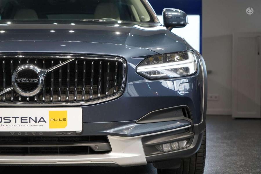 Blue Volvo V90 2018 in Vilnius, with an engine capacity of 1.97 L and mileage of 163 thousand km for 24900 €, photo 6 on AUTOMOTO.COM.LV