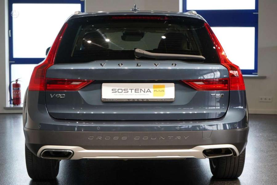 Blue Volvo V90 2018 in Vilnius, with an engine capacity of 1.97 L and mileage of 163 thousand km for 24900 €, photo 7 on AUTOMOTO.COM.LV