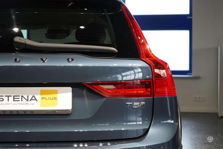 Blue Volvo V90 2018 in Vilnius, with an engine capacity of 1.97 L and mileage of 163 thousand km for 24900 €, photo 8 on AUTOMOTO.COM.LV