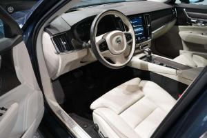 Blue Volvo V90 2018 in Vilnius, with an engine capacity of 1.97 L and mileage of 163 thousand km for 24900 €, photo 9 on AUTOMOTO.COM.LV