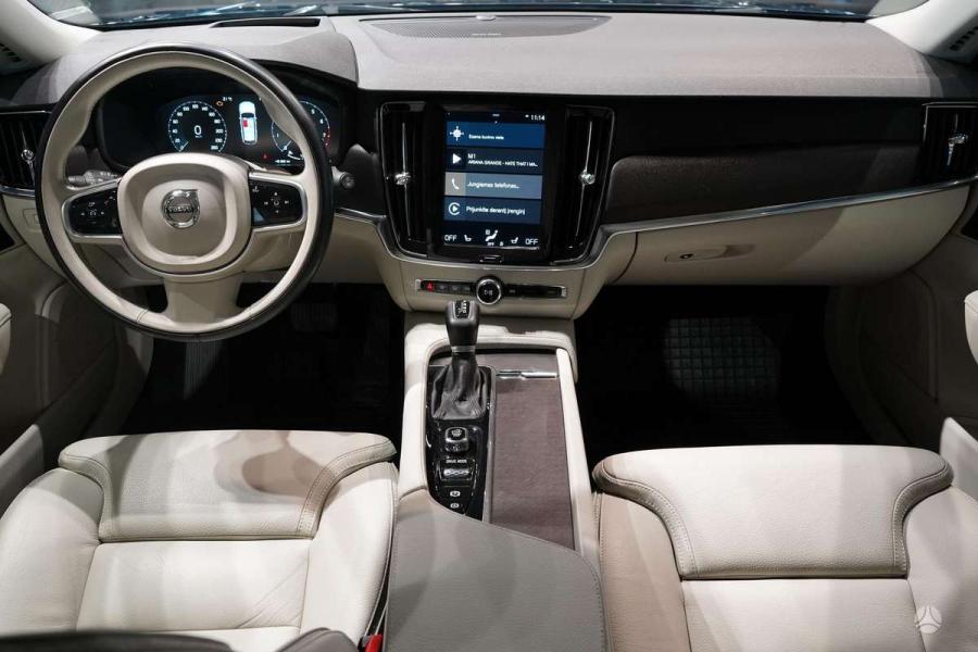 Blue Volvo V90 2018 in Vilnius, with an engine capacity of 1.97 L and mileage of 163 thousand km for 24900 €, photo 10 on AUTOMOTO.COM.LV