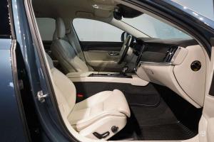 Blue Volvo V90 2018 in Vilnius, with an engine capacity of 1.97 L and mileage of 163 thousand km for 24900 €, photo 11 on AUTOMOTO.COM.LV