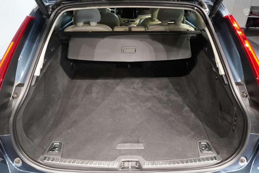 Blue Volvo V90 2018 in Vilnius, with an engine capacity of 1.97 L and mileage of 163 thousand km for 24900 €, photo 14 on AUTOMOTO.COM.LV
