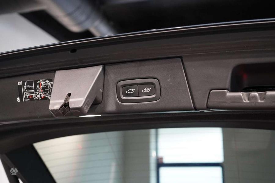 Blue Volvo V90 2018 in Vilnius, with an engine capacity of 1.97 L and mileage of 163 thousand km for 24900 €, photo 15 on AUTOMOTO.COM.LV