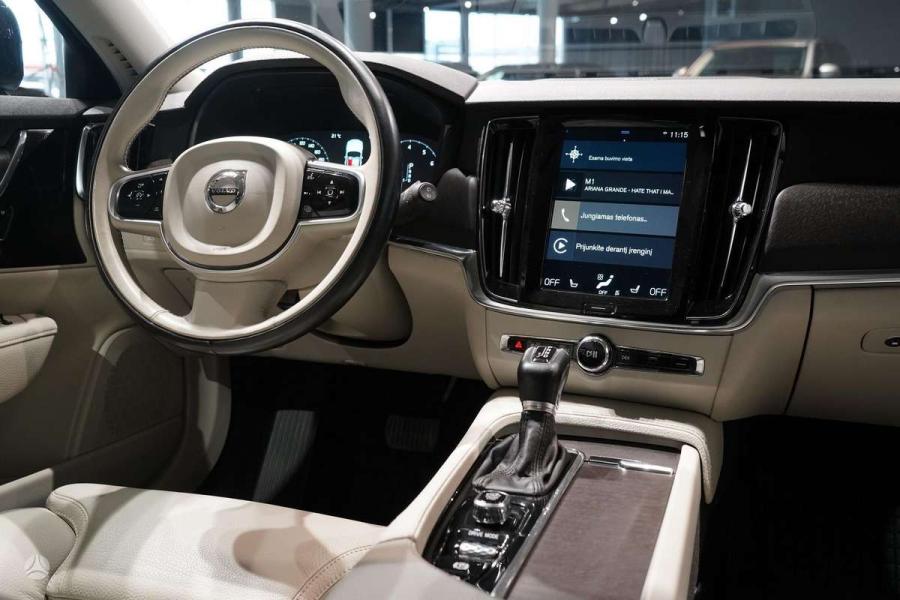 Blue Volvo V90 2018 in Vilnius, with an engine capacity of 1.97 L and mileage of 163 thousand km for 24900 €, photo 17 on AUTOMOTO.COM.LV