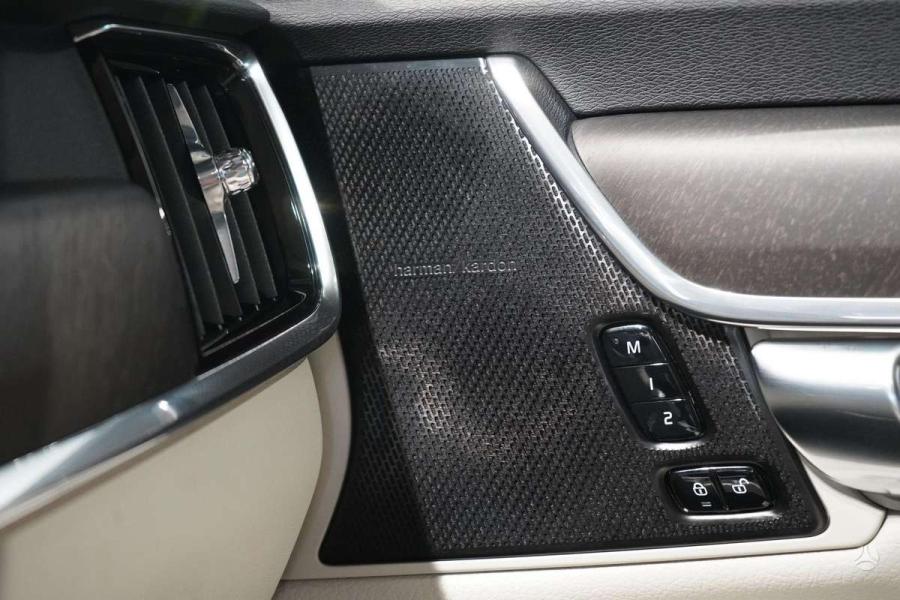 Blue Volvo V90 2018 in Vilnius, with an engine capacity of 1.97 L and mileage of 163 thousand km for 24900 €, photo 23 on AUTOMOTO.COM.LV