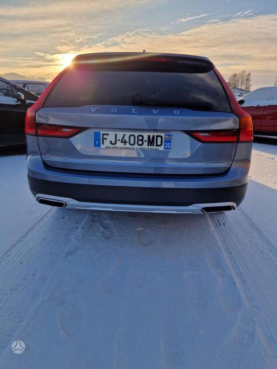 Zils Volvo V90 2019 Tauragė, ar dzinēja tilpumu 1.97 L un nobraukumu 239 tūkst. km par 20200 €, foto 5 vietnē AUTOMOTO.COM.LV