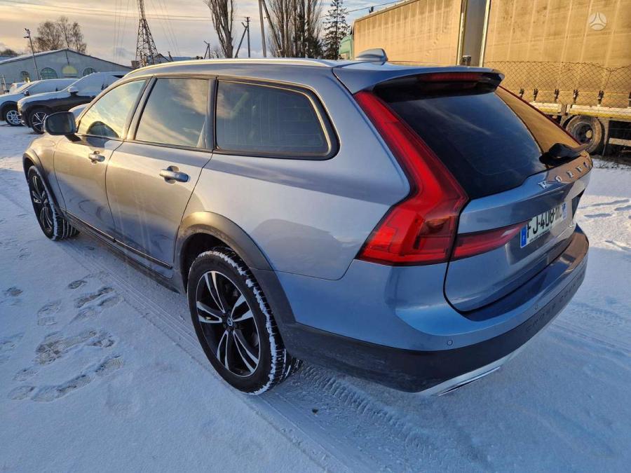 Zils Volvo V90 2019 Tauragė, ar dzinēja tilpumu 1.97 L un nobraukumu 239 tūkst. km par 20200 €, foto 7 vietnē AUTOMOTO.COM.LV