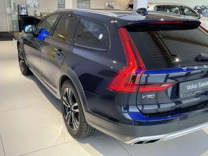 Blue Volvo V90 2019 in Klaipeda, with an engine capacity of 1.97 L and mileage of 132 thousand km for 28600 €, photo 4 on AUTOMOTO.COM.LV