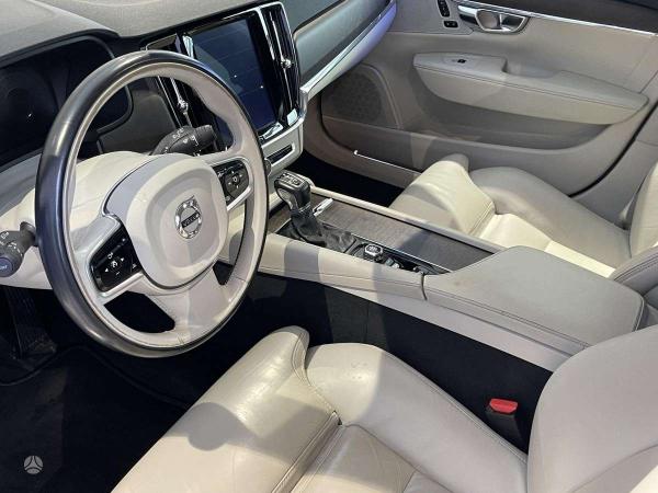 Blue Volvo V90 2019 in Klaipeda, with an engine capacity of 1.97 L and mileage of 132 thousand km for 28600 €, photo 6 on AUTOMOTO.COM.LV