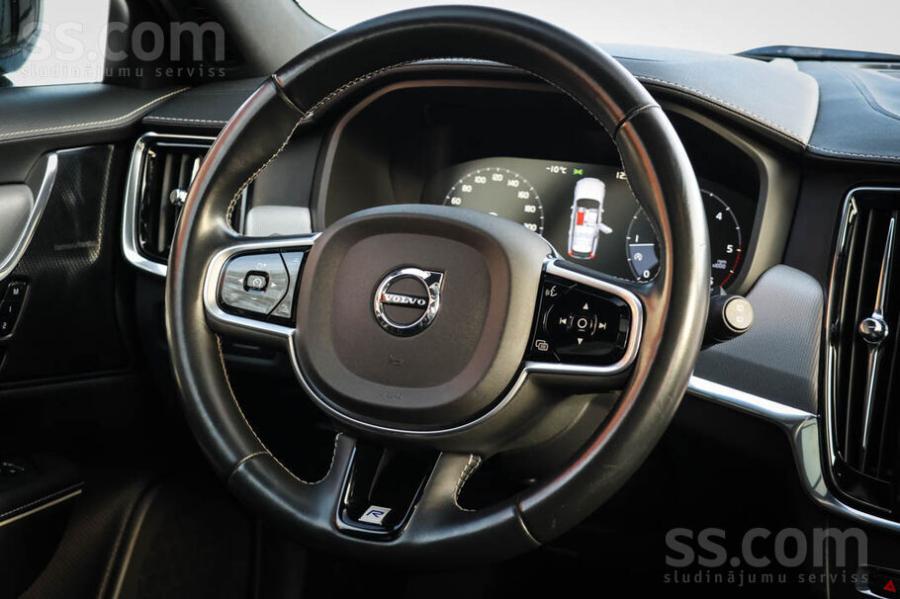 Blue Volvo V90 2019 in Tukums, with an engine capacity of 2.00 L and mileage of 211 thousand km for 18490 €, photo 11 on AUTOMOTO.COM.LV