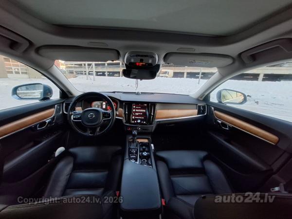 Blue Volvo V90 2019 in Tallinn, with an engine capacity of 2.00 L and mileage of 111 thousand km for 25900 €, photo 5 on AUTOMOTO.COM.LV