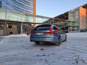 Blue Volvo V90 2019 in Tallinn, with an engine capacity of 2.00 L and mileage of 111 thousand km for 25900 €, photo 3 on AUTOMOTO.COM.LV