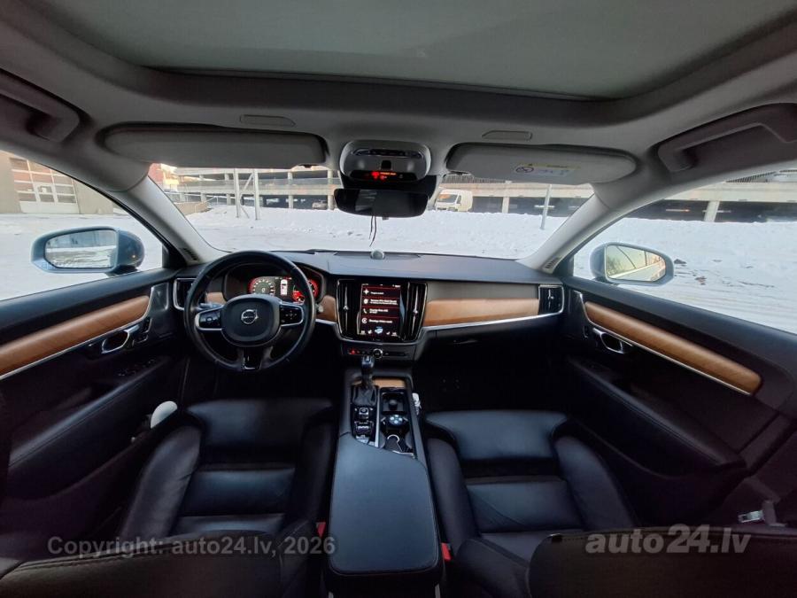Blue Volvo V90 2019 in Tallinn, with an engine capacity of 2.00 L and mileage of 111 thousand km for 25900 €, photo 5 on AUTOMOTO.COM.LV
