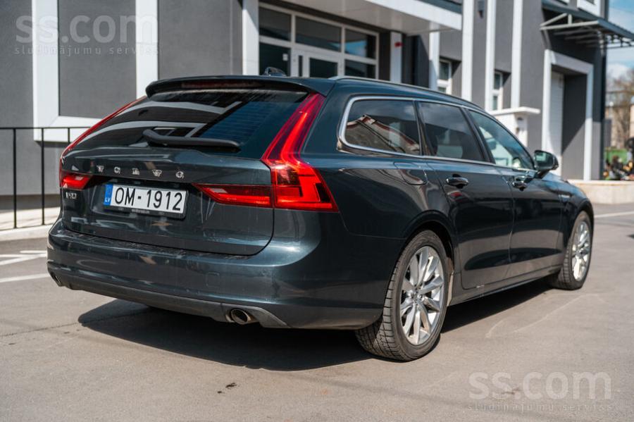 Blue Volvo V90 2019 in Riga, with an engine capacity of 2.00 L and mileage of 172 thousand km for 18700 €, photo 4 on AUTOMOTO.COM.LV