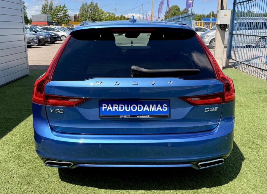 Blue Volvo V90 2019 in Panevezys, with an engine capacity of 1.97 L and mileage of 269 thousand km for 14800 €, photo 8 on AUTOMOTO.COM.LV