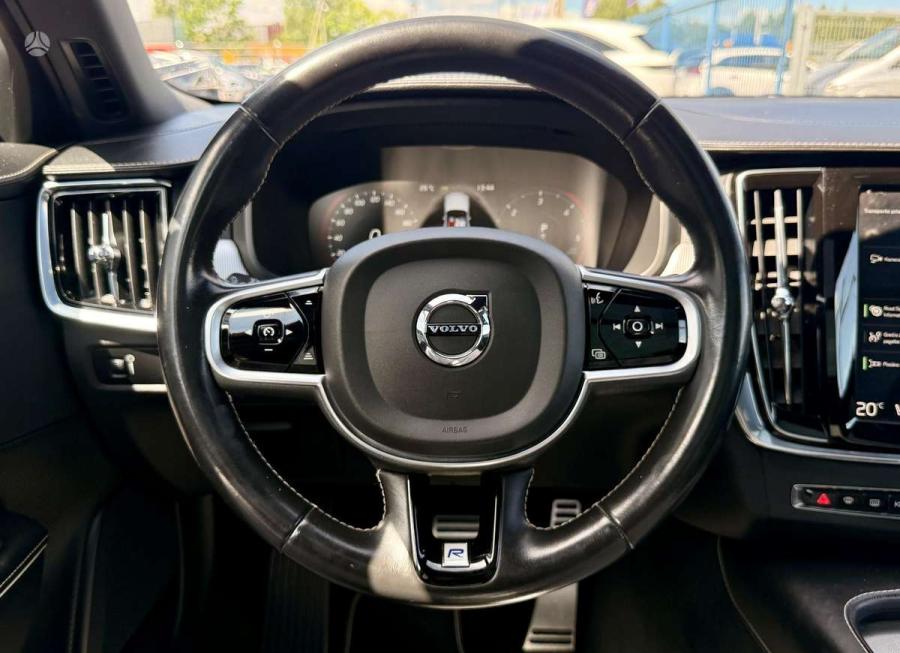 Blue Volvo V90 2019 in Panevezys, with an engine capacity of 1.97 L and mileage of 269 thousand km for 14800 €, photo 17 on AUTOMOTO.COM.LV