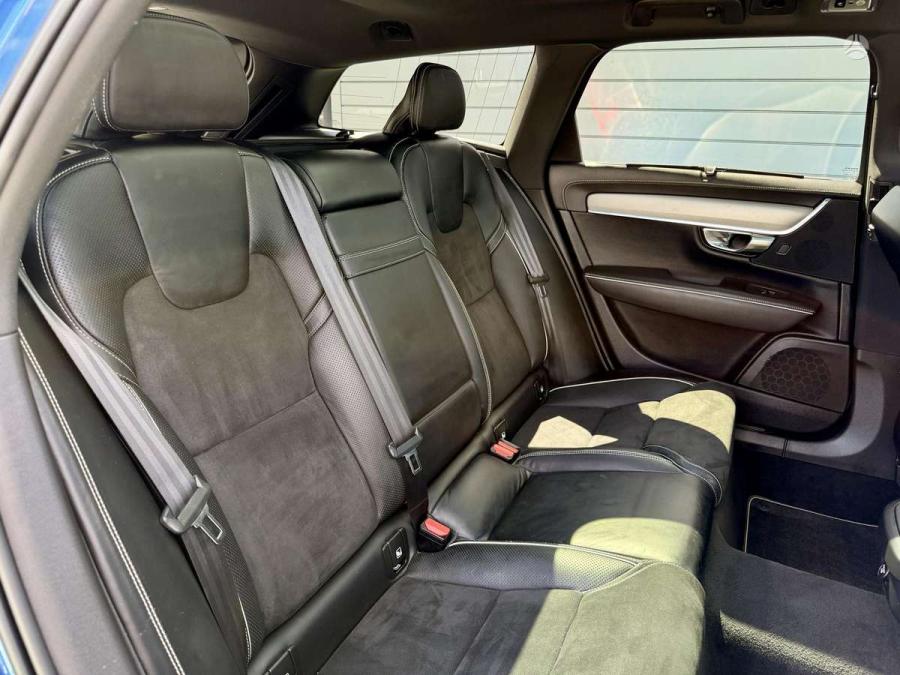 Blue Volvo V90 2019 in Panevezys, with an engine capacity of 1.97 L and mileage of 269 thousand km for 14800 €, photo 24 on AUTOMOTO.COM.LV