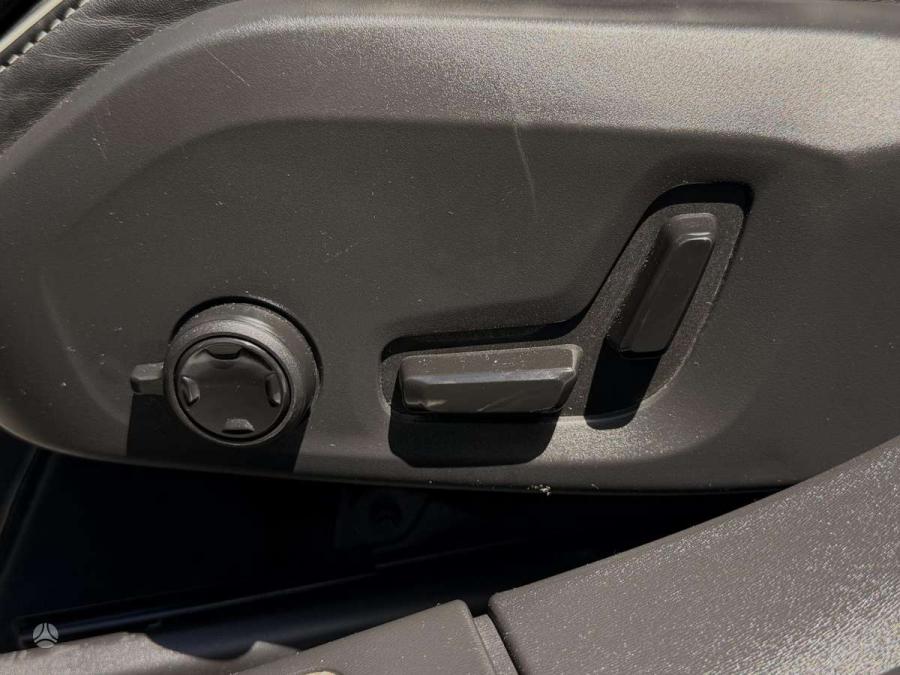 Blue Volvo V90 2019 in Panevezys, with an engine capacity of 1.97 L and mileage of 269 thousand km for 14800 €, photo 34 on AUTOMOTO.COM.LV